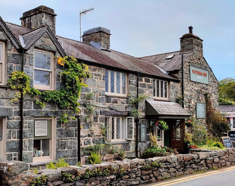 The Victoria Inn | Oyster Holiday Cottages